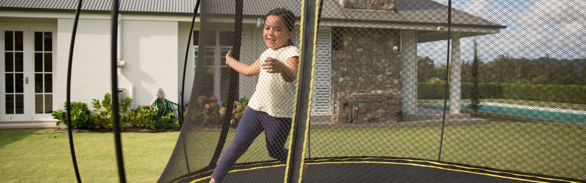 Medium Oval studsmatta - O77 | Springfree Trampoline Sverige